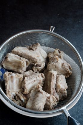 Costite de porc in sos dulce acrisor - Din secretele bucătăriei chinezești