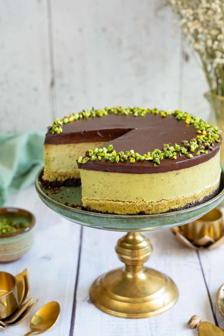 Cheesecake Dubai cu fistic si ciocolata - Din secretele bucătăriei ...