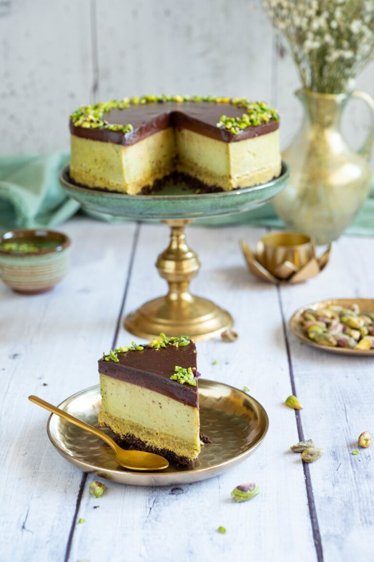 Cheesecake Dubai cu fistic si ciocolata - Din secretele bucătăriei ...