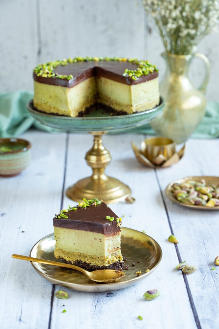 Cheesecake Dubai cu fistic si ciocolata - Din secretele bucătăriei ...